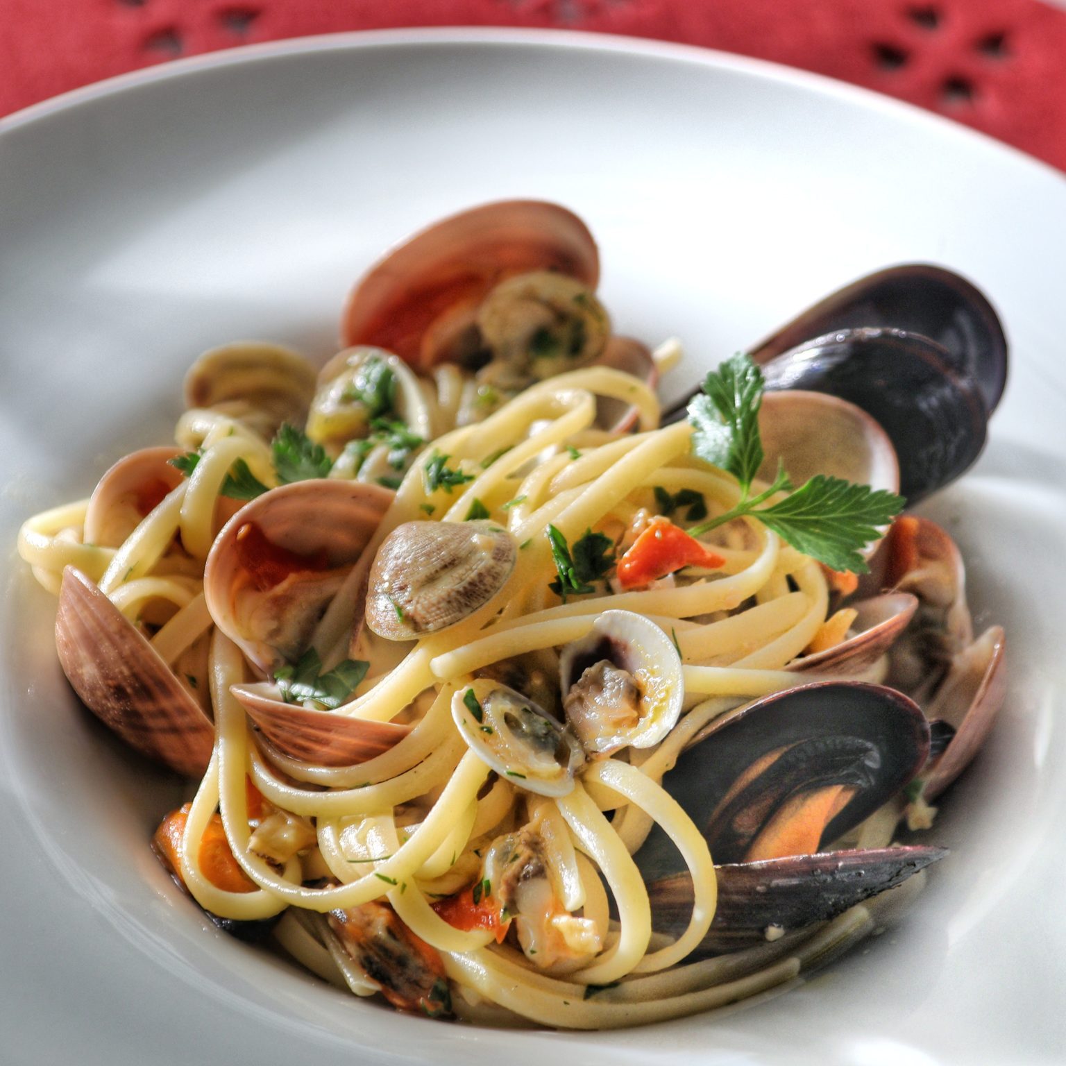 Linguine con Frutti di Mare - The Kitchen Tube